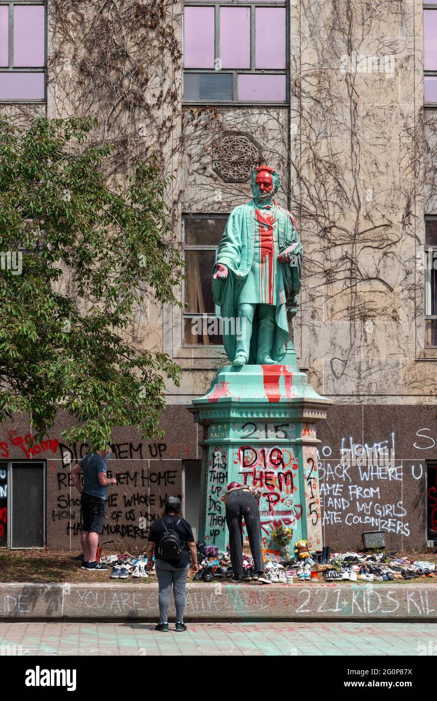 Defaced monument hi-res stock photography and images - Alamy