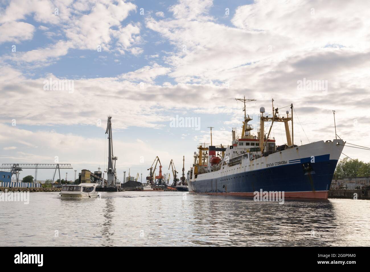 Kaliningrad port hi-res stock photography and images - Alamy