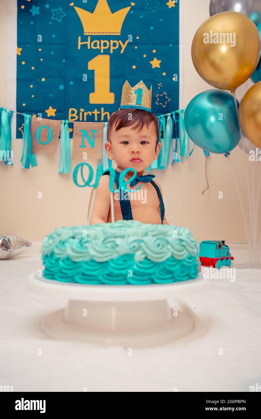 Cake Smash Pictures Stock Photo - Alamy