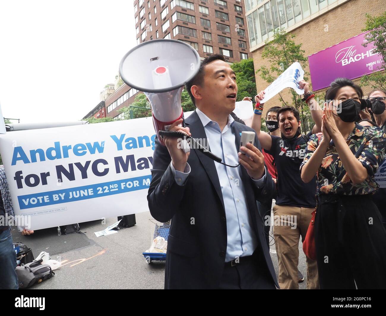 Andrew yang wife hi-res stock photography and images - Alamy