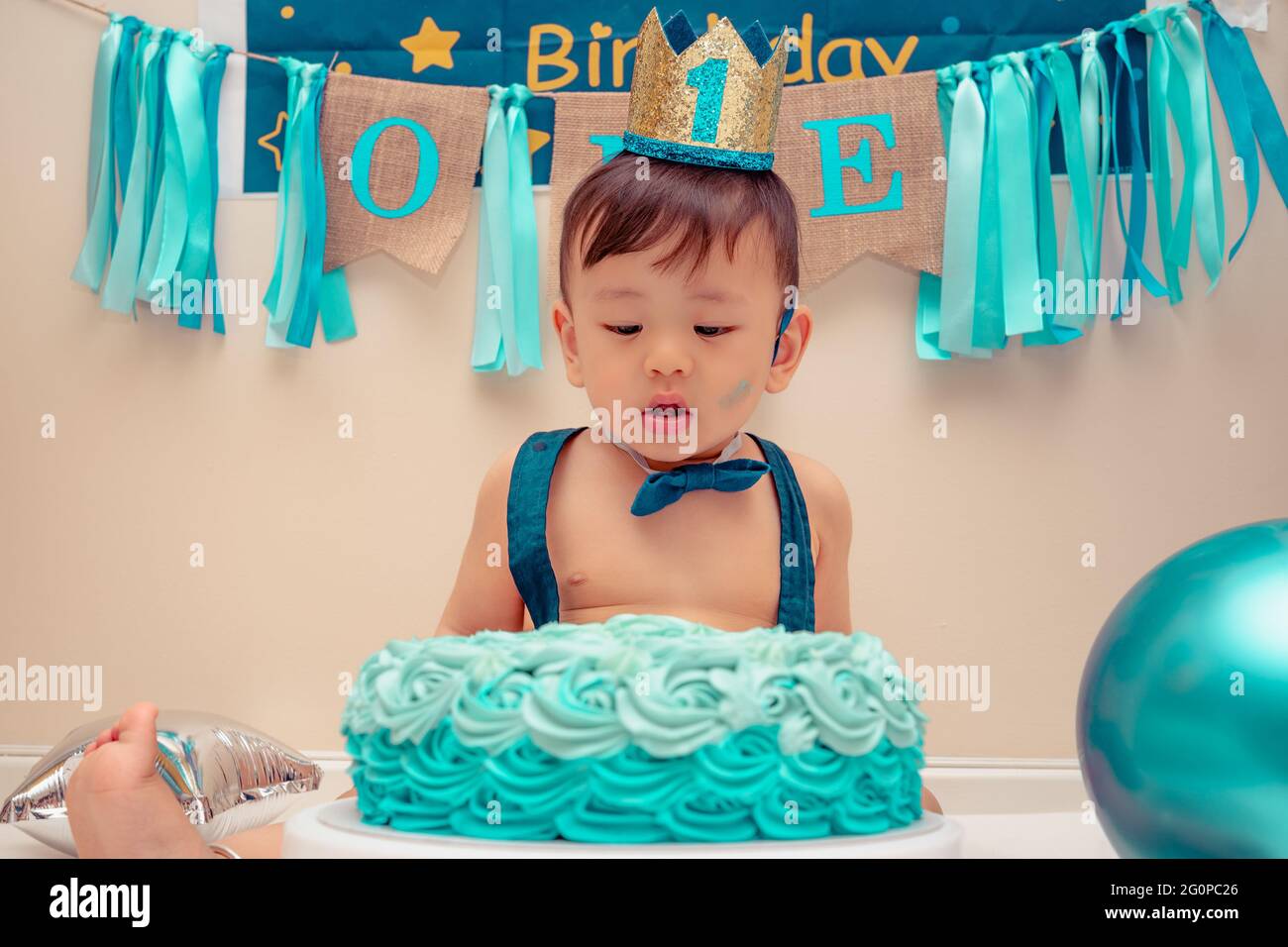 Cake Smash Pictures Stock Photo - Alamy