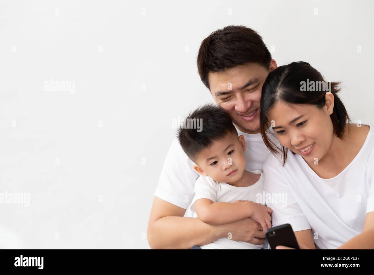Children playing video games parents hi-res stock photography and ...