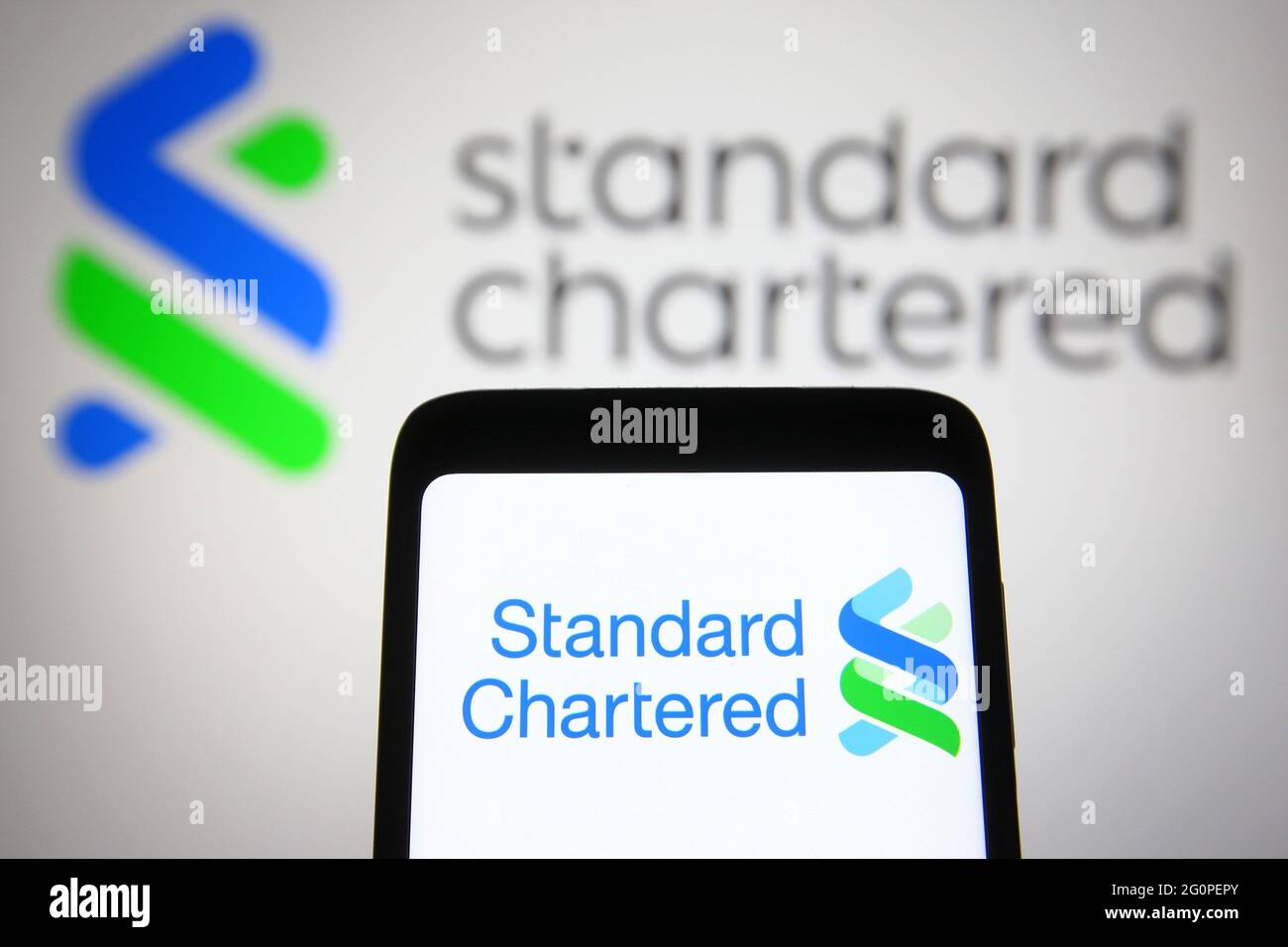 Standard chartered logo hi-res stock photography and images - Alamy