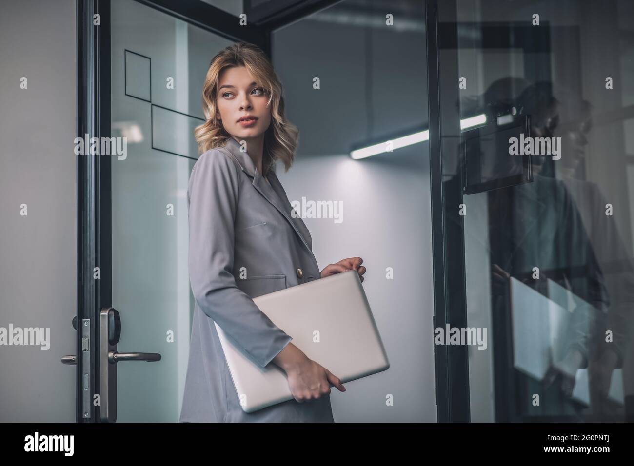 Woman looking around door hi-res stock photography and images - Alamy