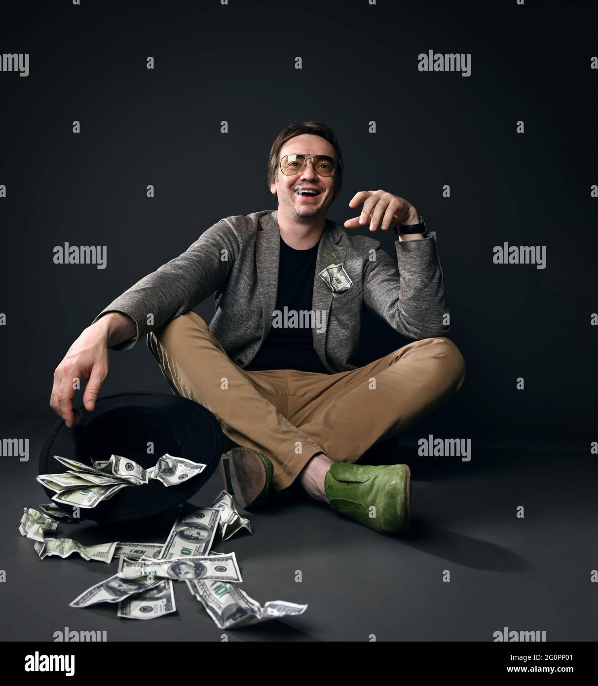 Laughing loudly hi-res stock photography and images - Alamy