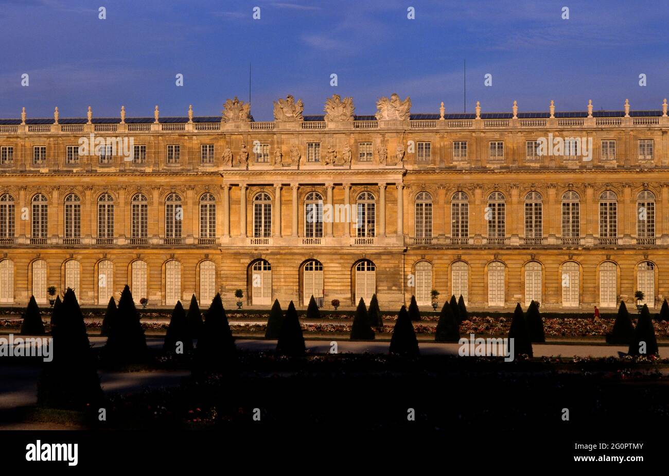 FRANCE, YVELINES (78) VERSAILLES, GARDENS AND PALACE OF VERSAILLES ...