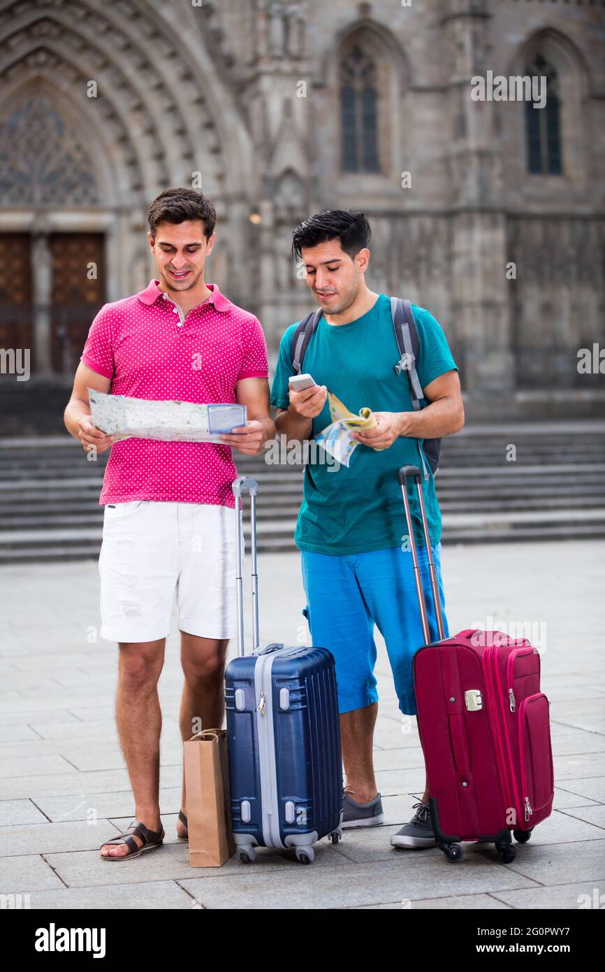 Two male tourists walking hi-res stock photography and images - Alamy