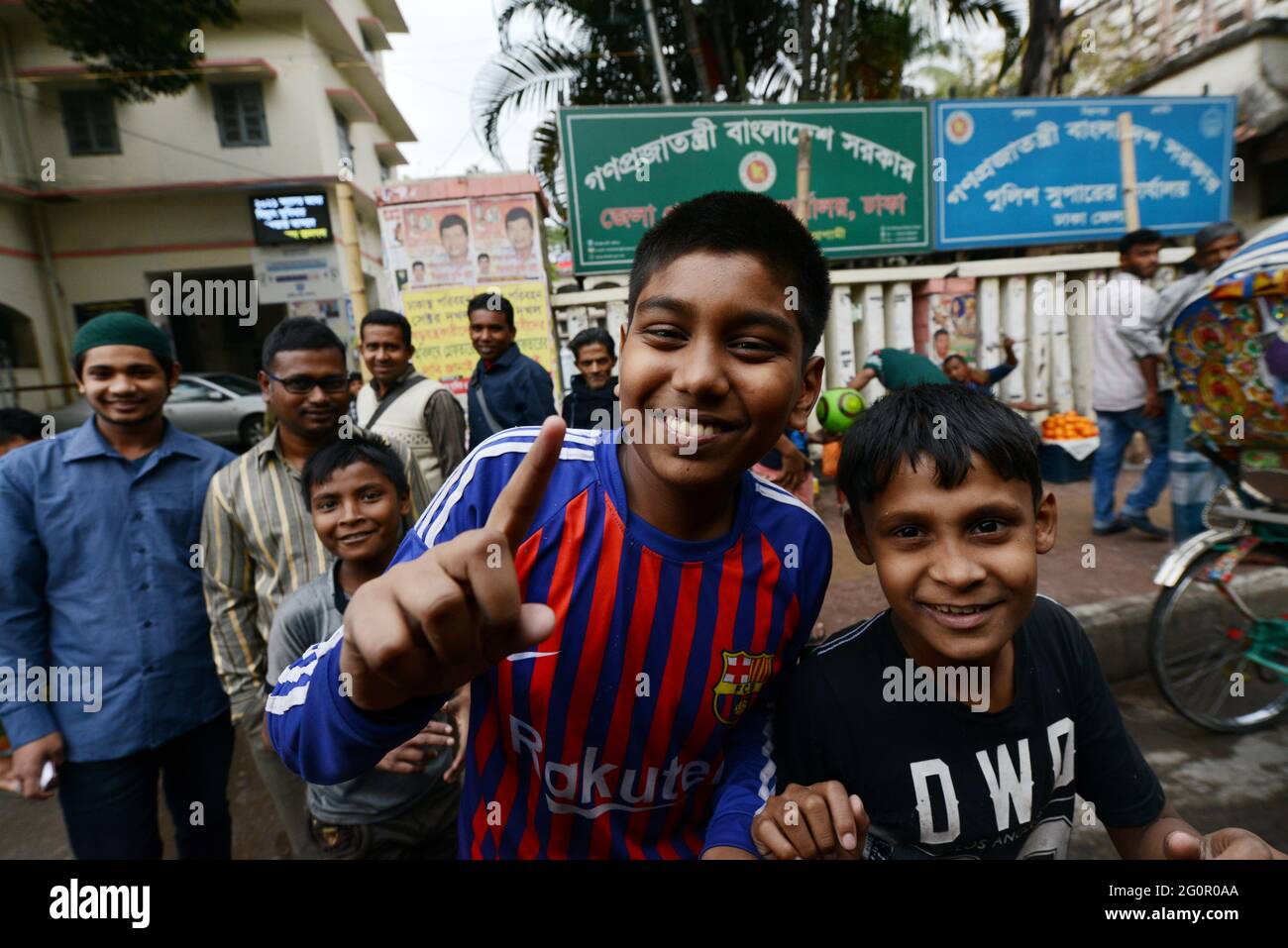 Cheerful Bangladeshi boys in Dhaka, Bangladesh Stock Photo - Alamy