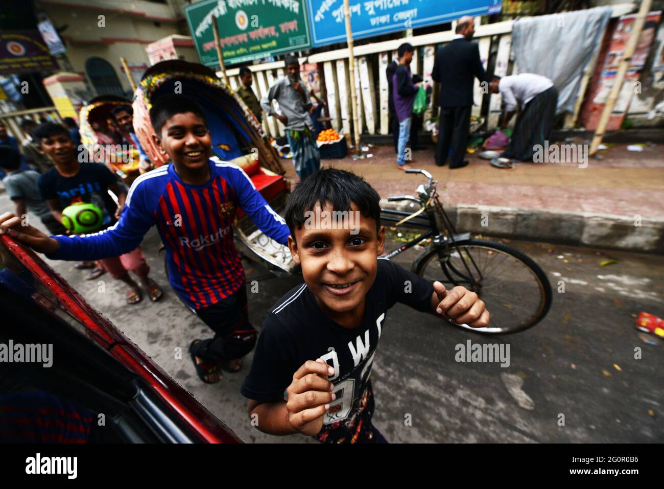 Bangladesh children smiling hi-res stock photography and images - Alamy
