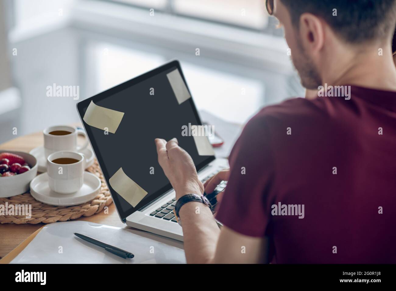 Team members working together hi-res stock photography and images - Alamy