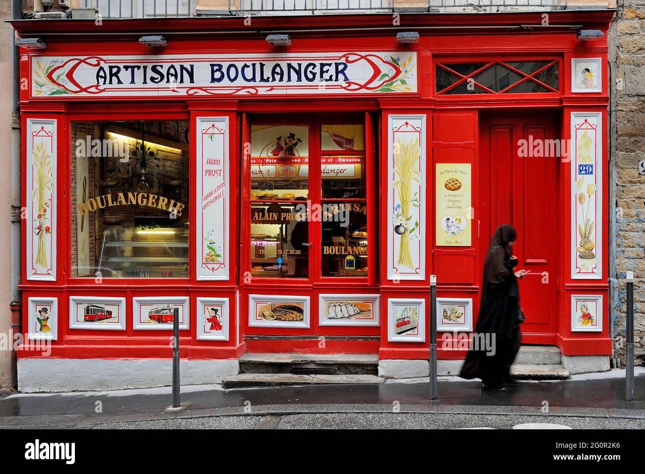 FRANCE, RHONE (69) LYON, CROIX ROUSSE DISTRICT, BAKERY Stock Photo - Alamy