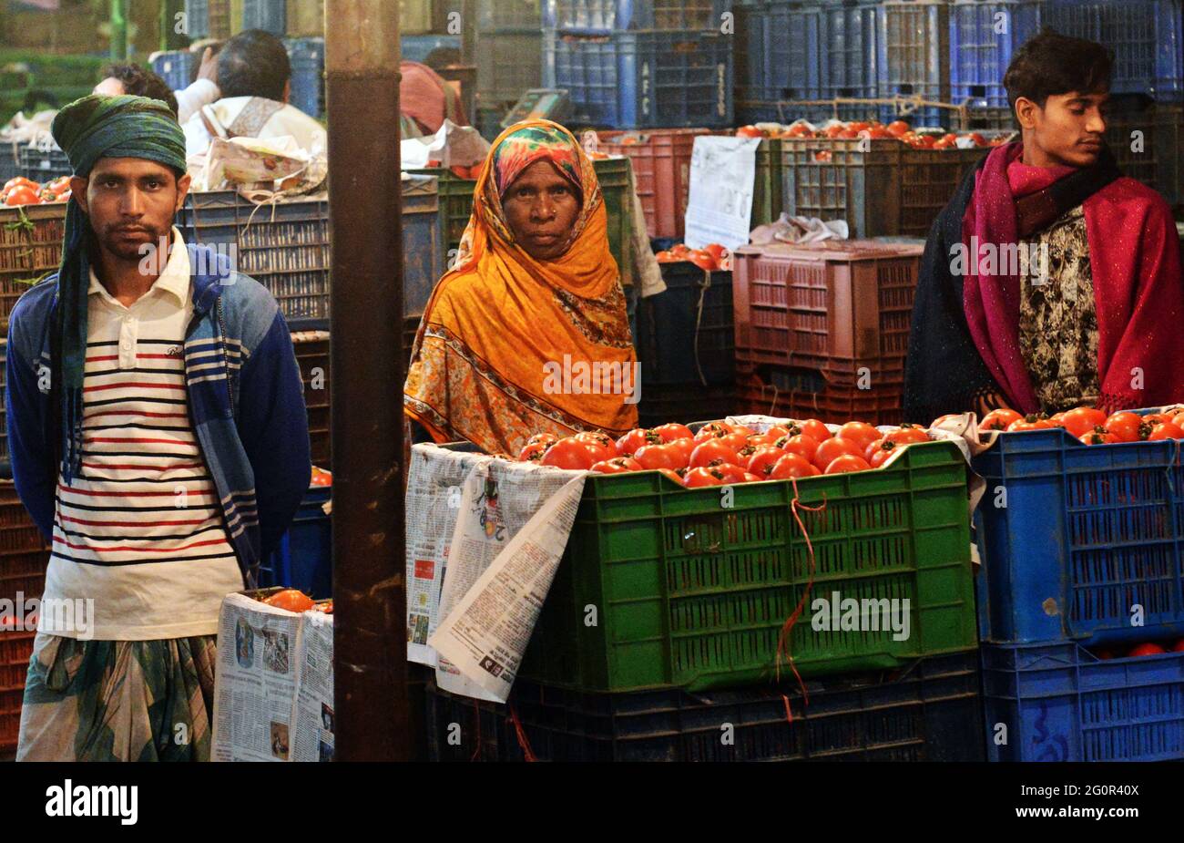 The colorful Karwan Bazar wholesale market in Dhaka, Bangladesh Stock ...