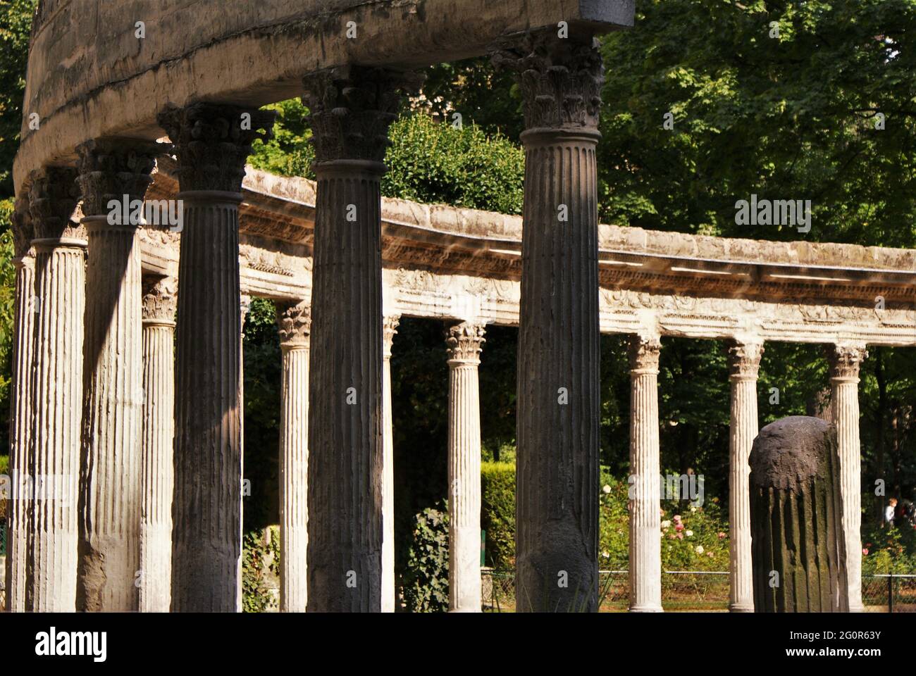 Monceau Park - Parc Monceau - Paris Photography Stock Photo - Alamy