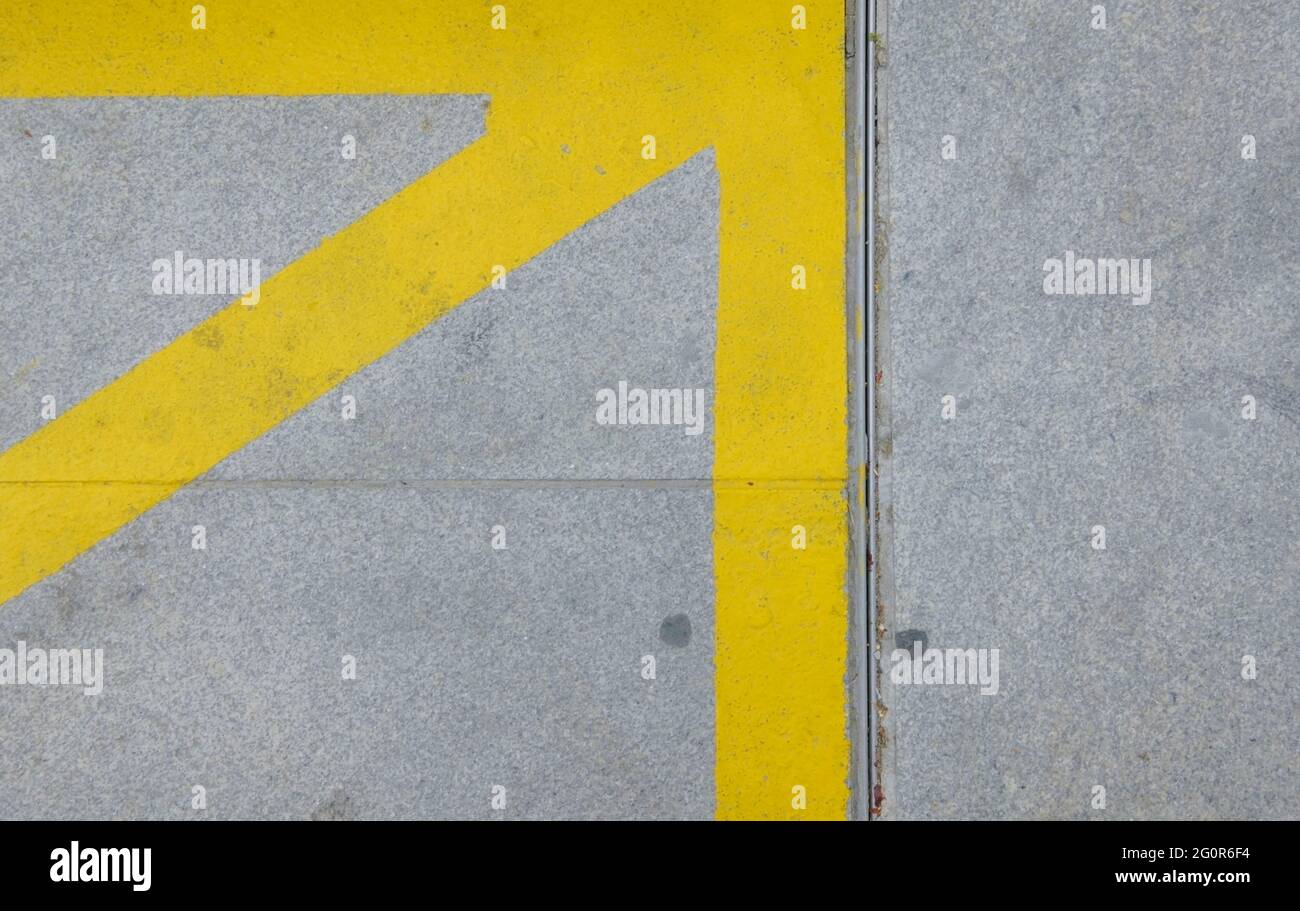 Yellow line on the ground Stock Photo - Alamy
