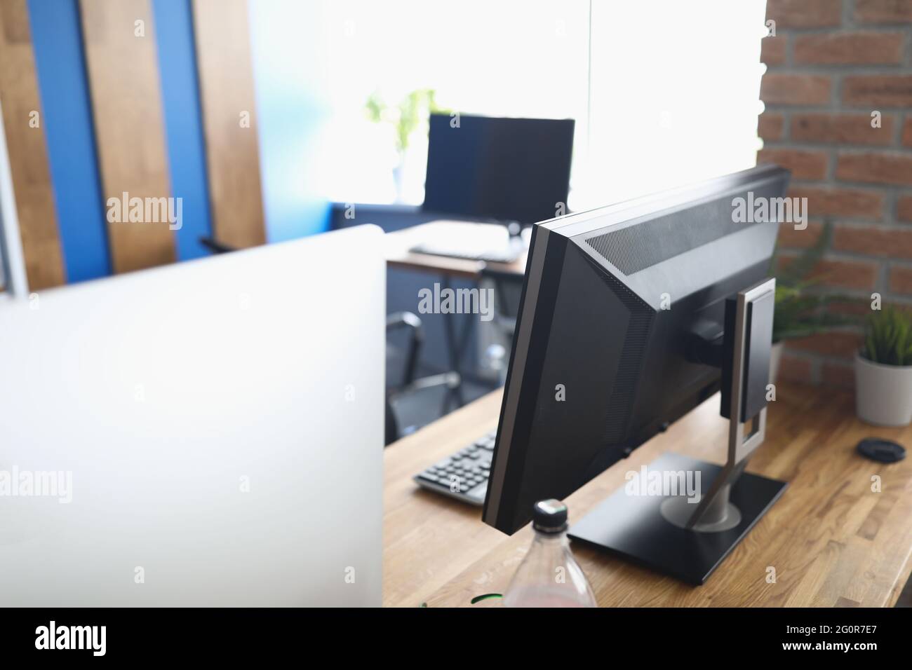 Empty classroom and computer hi-res stock photography and images - Alamy
