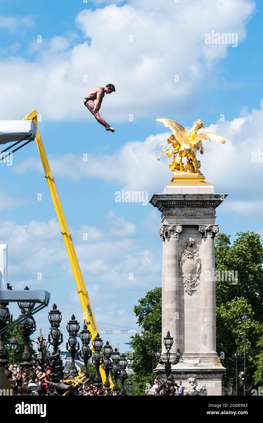 FRANCE. PARIS. " OLYMPIC DAYS IN THE COLORS OF PARIS 2024 ". DIVING ...