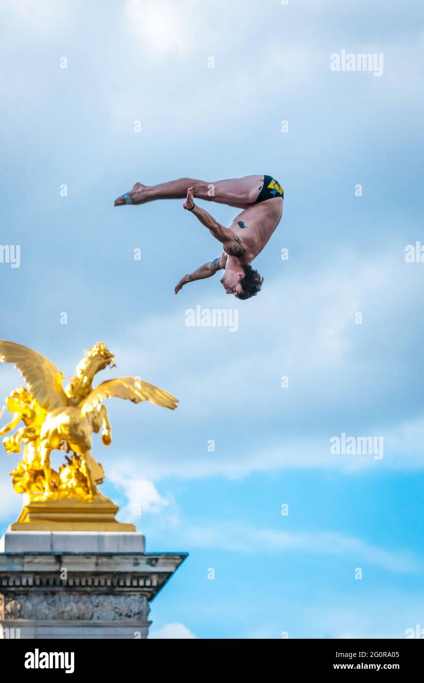 FRANCE. PARIS. " OLYMPIC DAYS IN THE COLORS OF PARIS 2024 ". DIVING ...