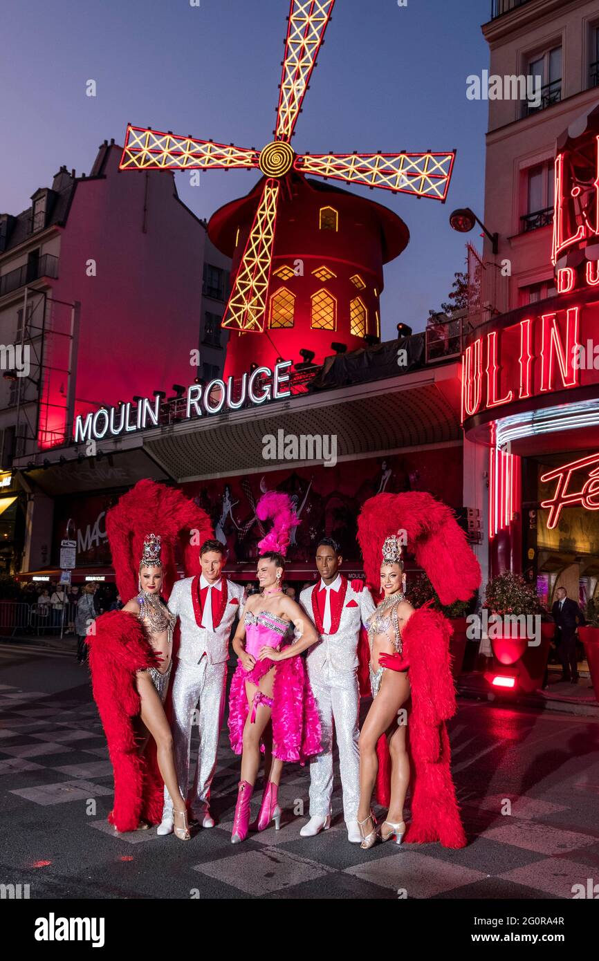 Moulin rouge dancers hi-res stock photography and images - Alamy