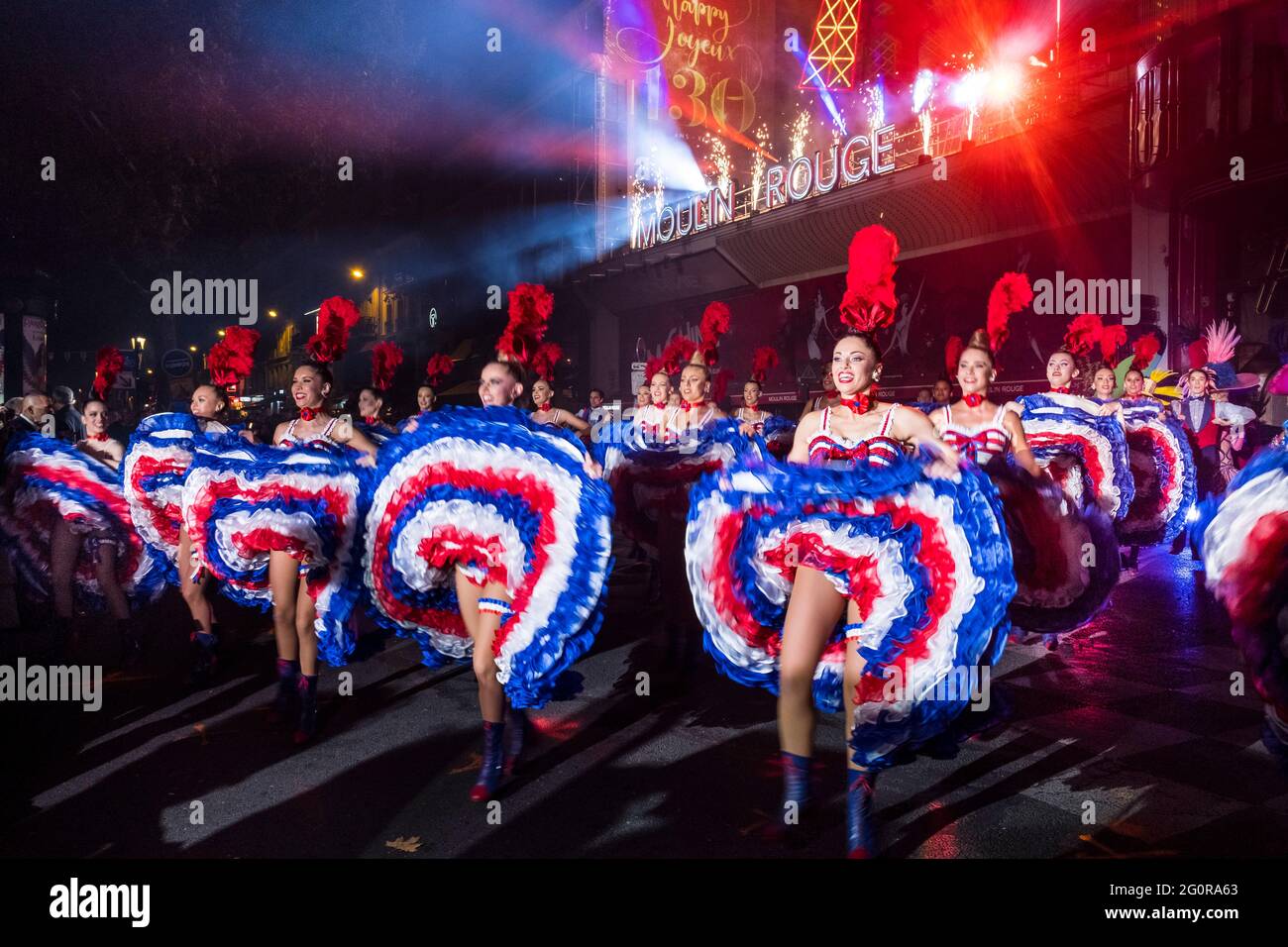 FRANCE. PARIS (18TH DISTRICT). THE MOULIN ROUGE. SOUND AND LIGHT SHOW ...