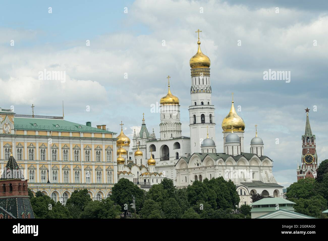 Ensemble of Ivan Great Bell Tower and Archangel Cathedral in Moscow ...