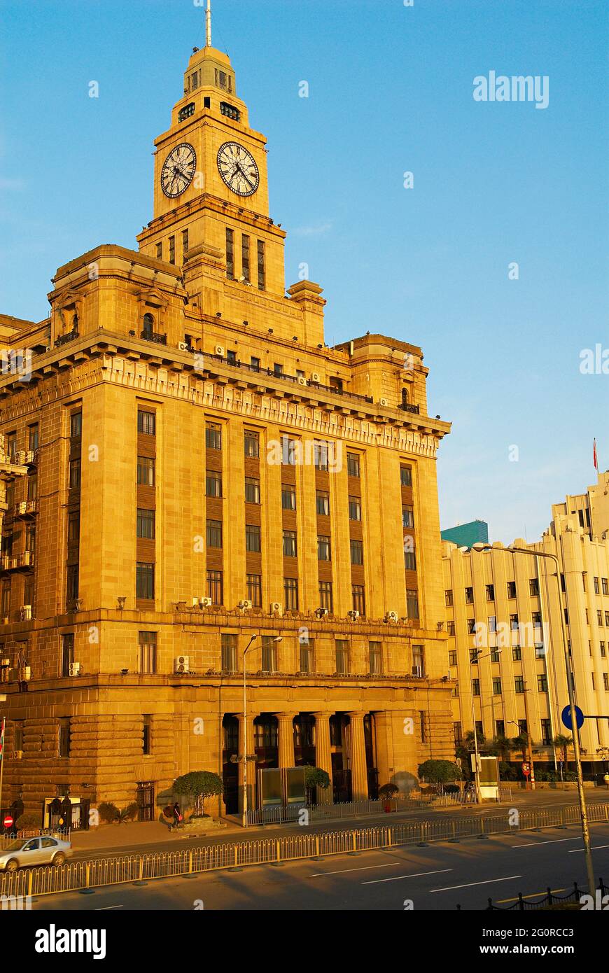 Shanghai bund in shanghai hi-res stock photography and images - Alamy