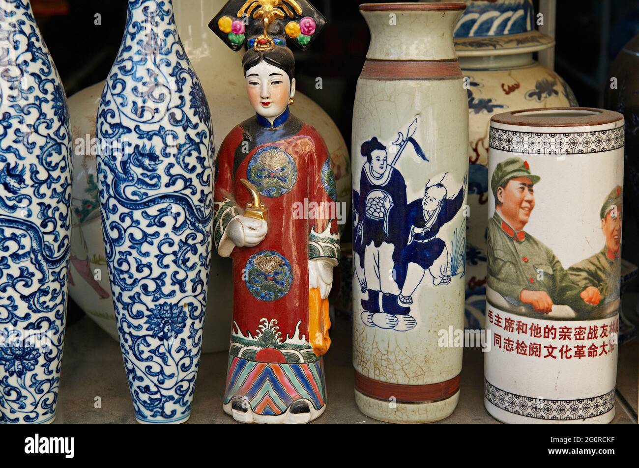 China, Shanghai, Nanshi the old chinese city, antique market at Dongtai ...