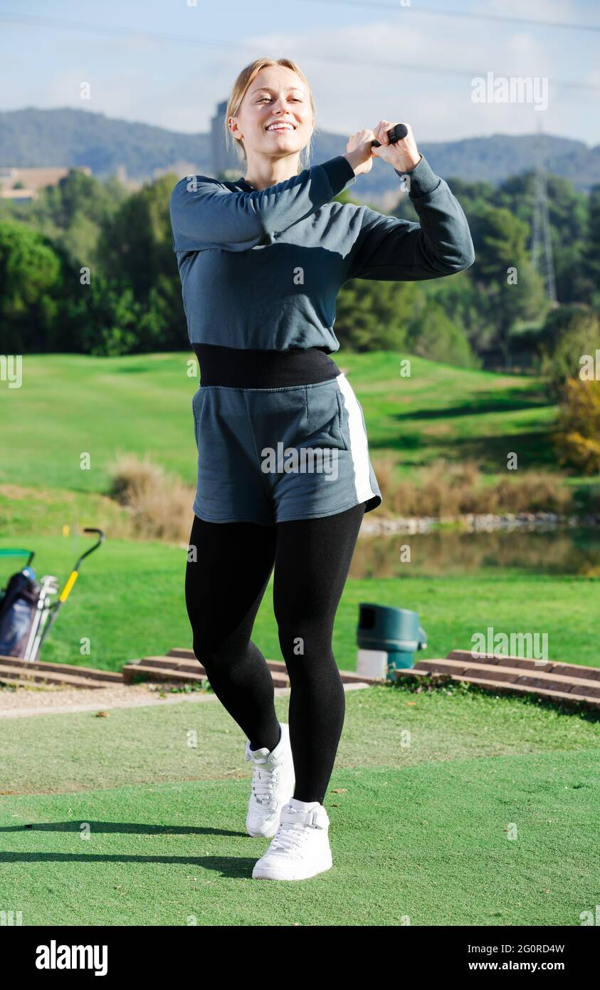 Female golfer at golf course Stock Photo - Alamy