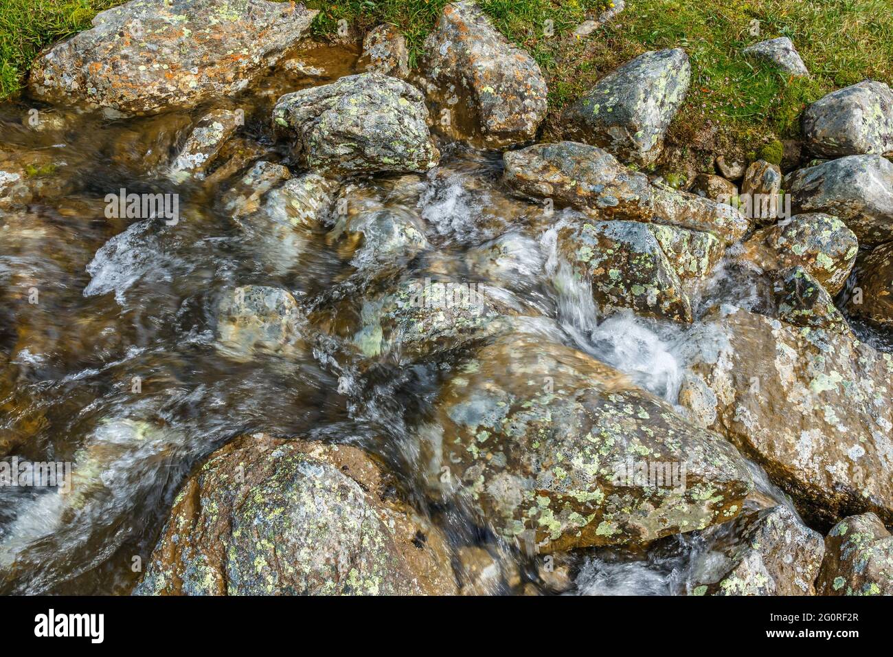 Detail water running in small hi-res stock photography and images - Alamy