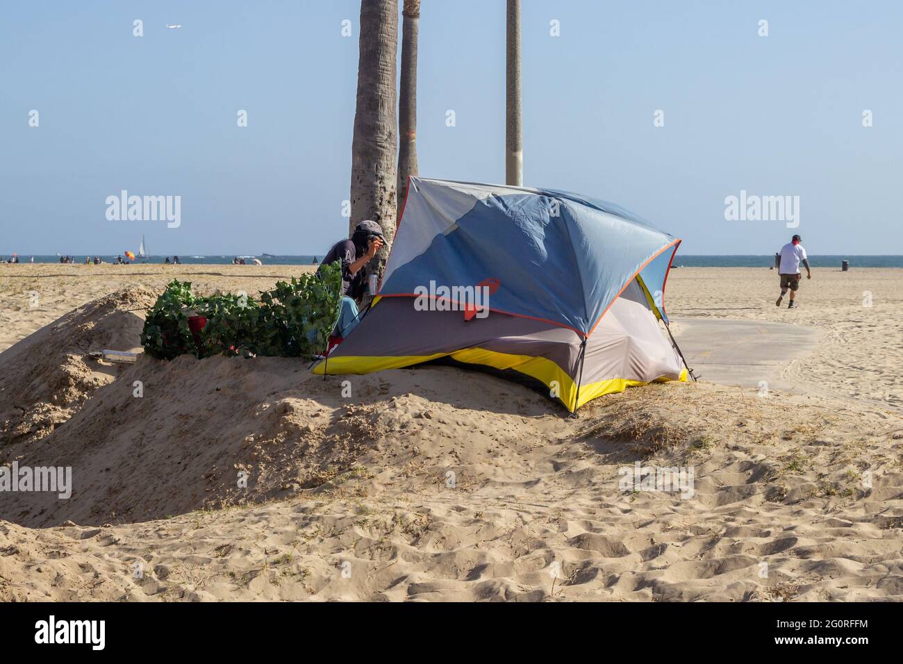 Homeless people venice beach hi-res stock photography and images - Alamy