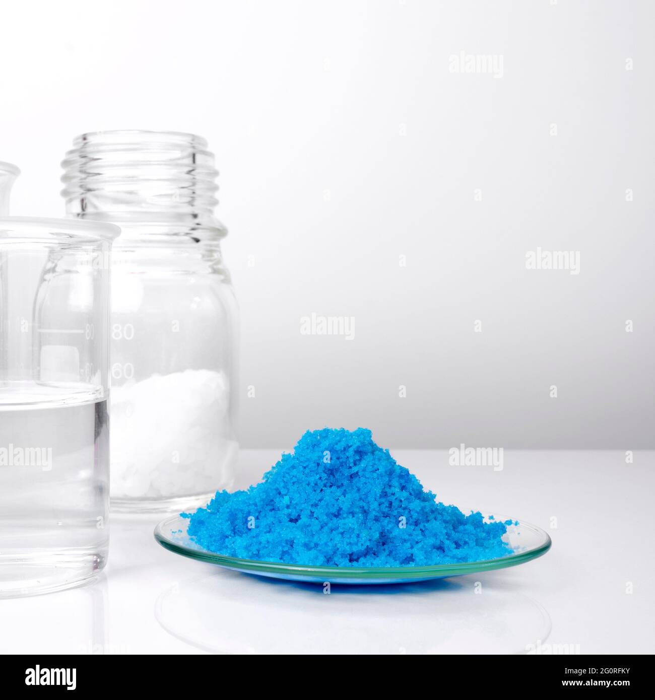 Copper sulfate beaker hi-res stock photography and images - Alamy