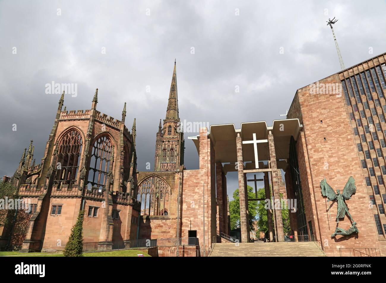 Old and New Cathedral Church of Saint Michael (Coventry Cathedral ...