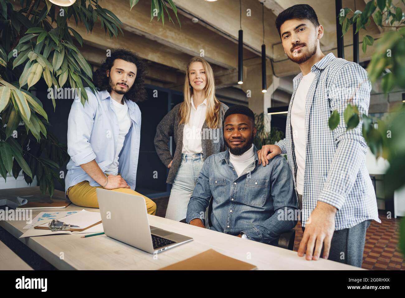 Group office portrait of happy diverse colleagues Stock Photo - Alamy
