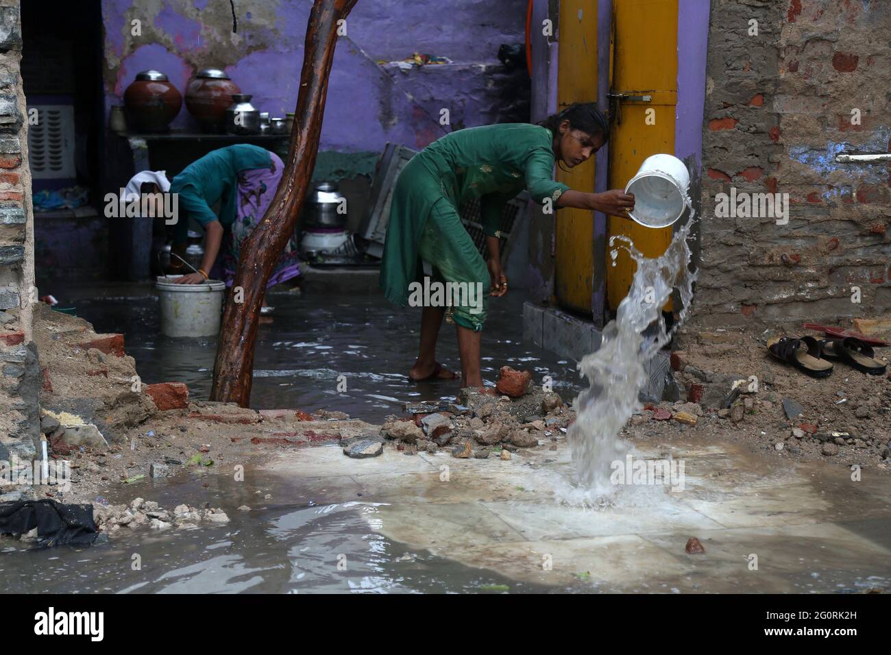 Extreme poverty in india slum hi-res stock photography and images - Alamy
