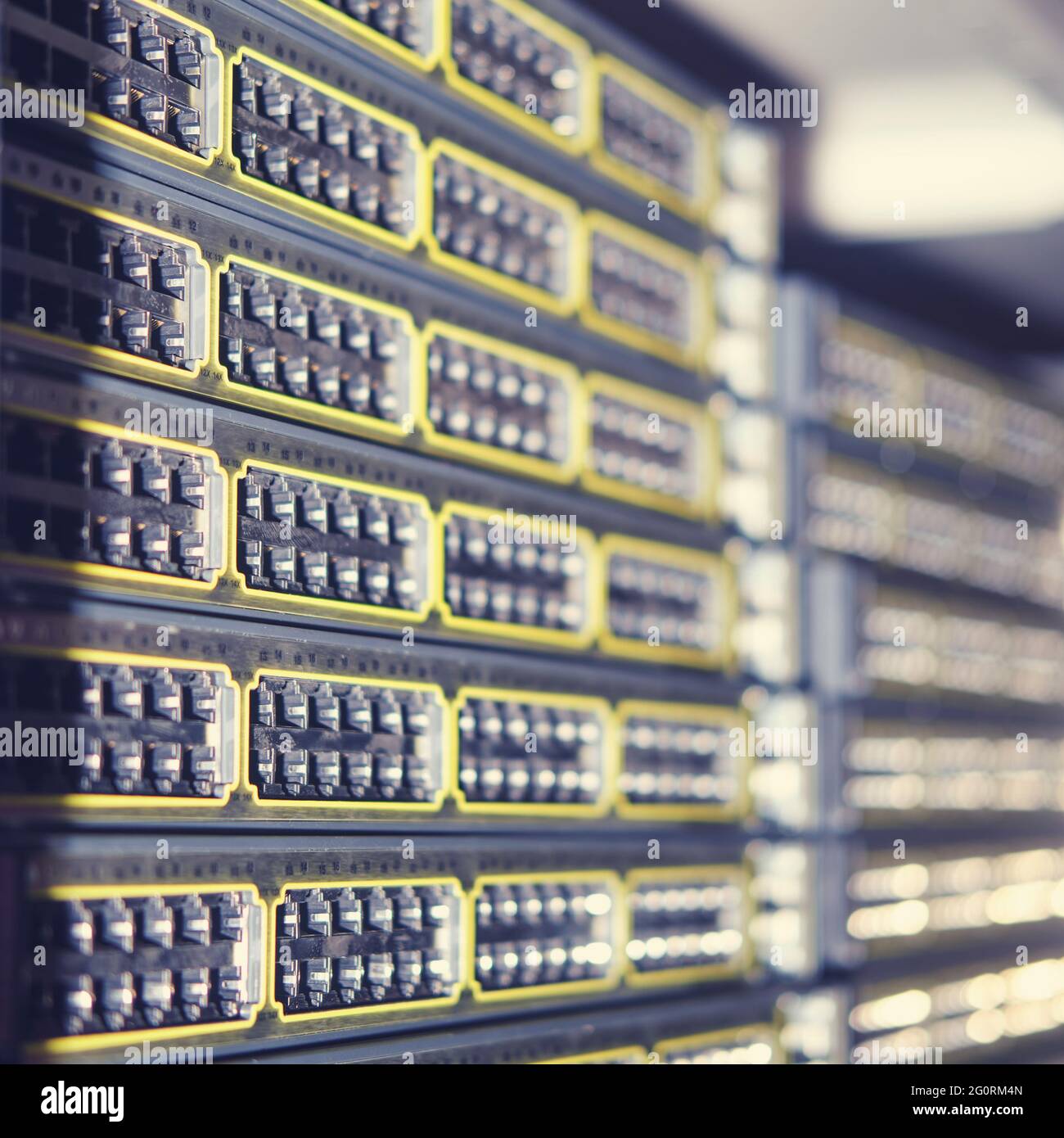 Cable networking nobody server hi-res stock photography and images - Alamy