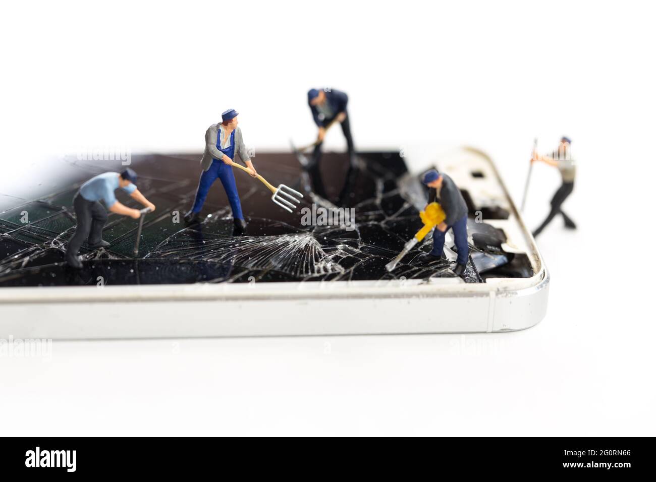 Mobile phones maintenance repair hi-res stock photography and images ...