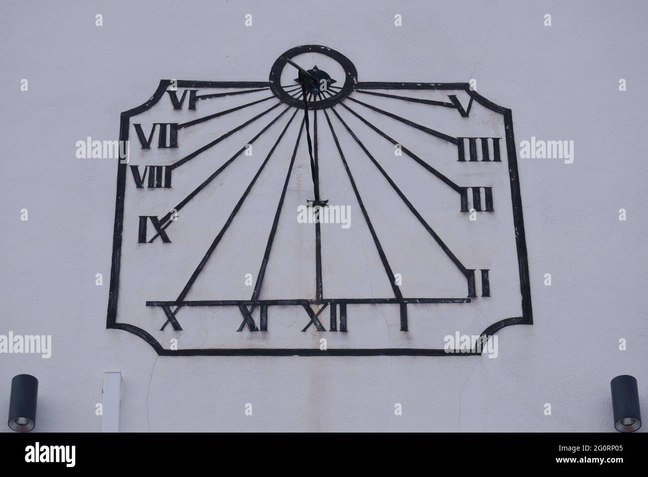 Solar clock outside hi-res stock photography and images - Alamy