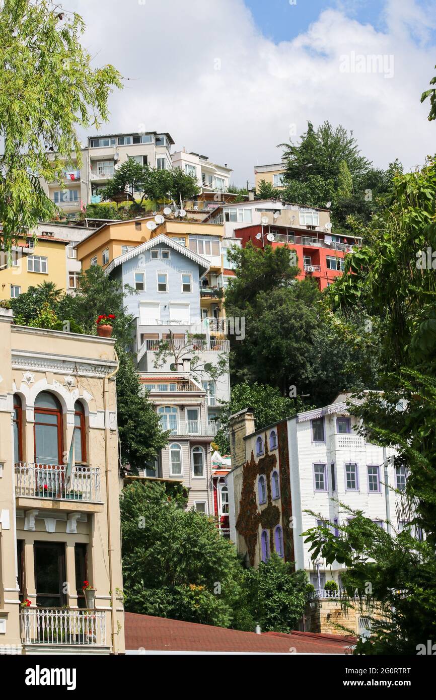 Istanbul houses hi-res stock photography and images - Alamy