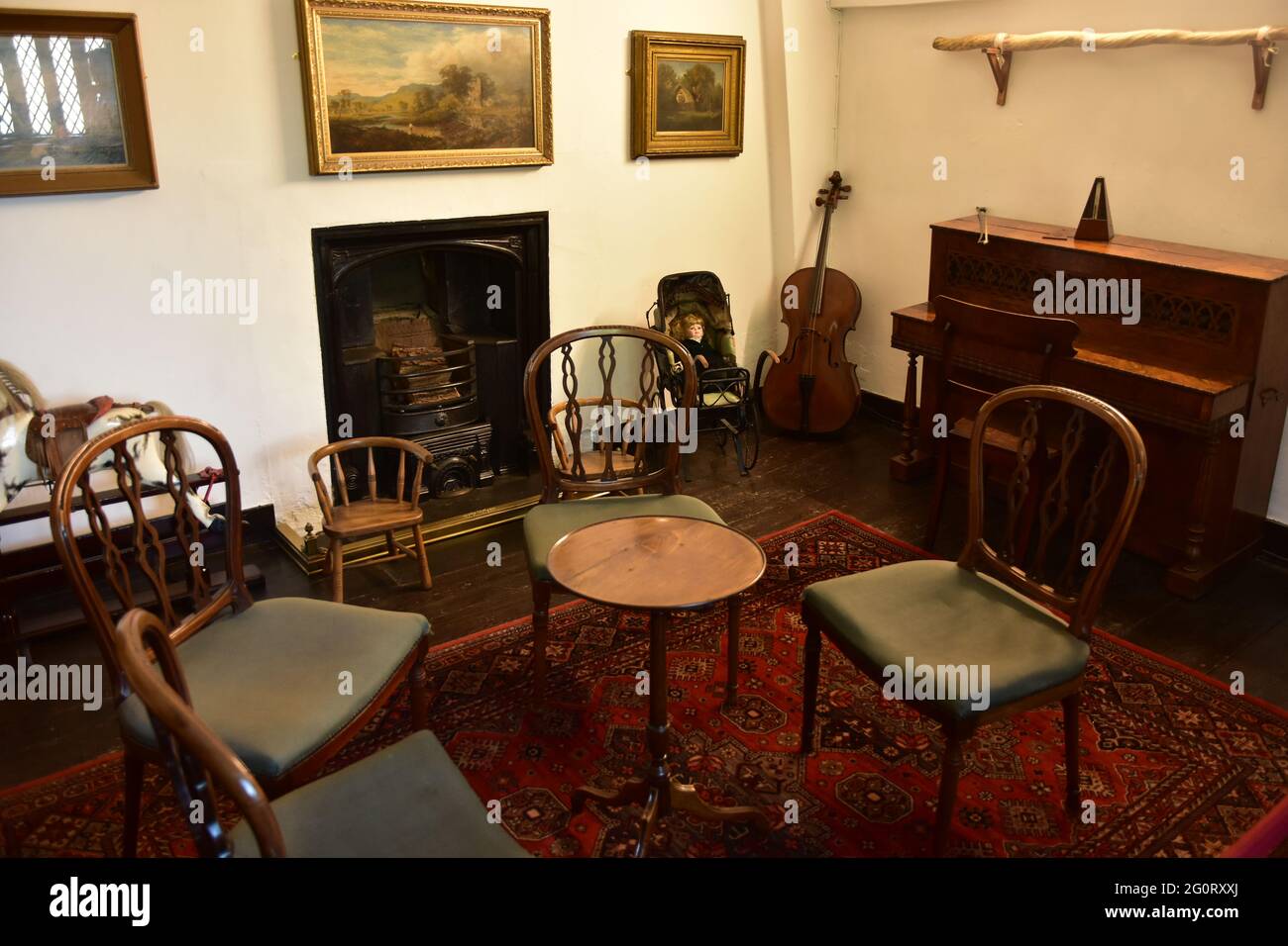 The guest hall hi-res stock photography and images - Alamy