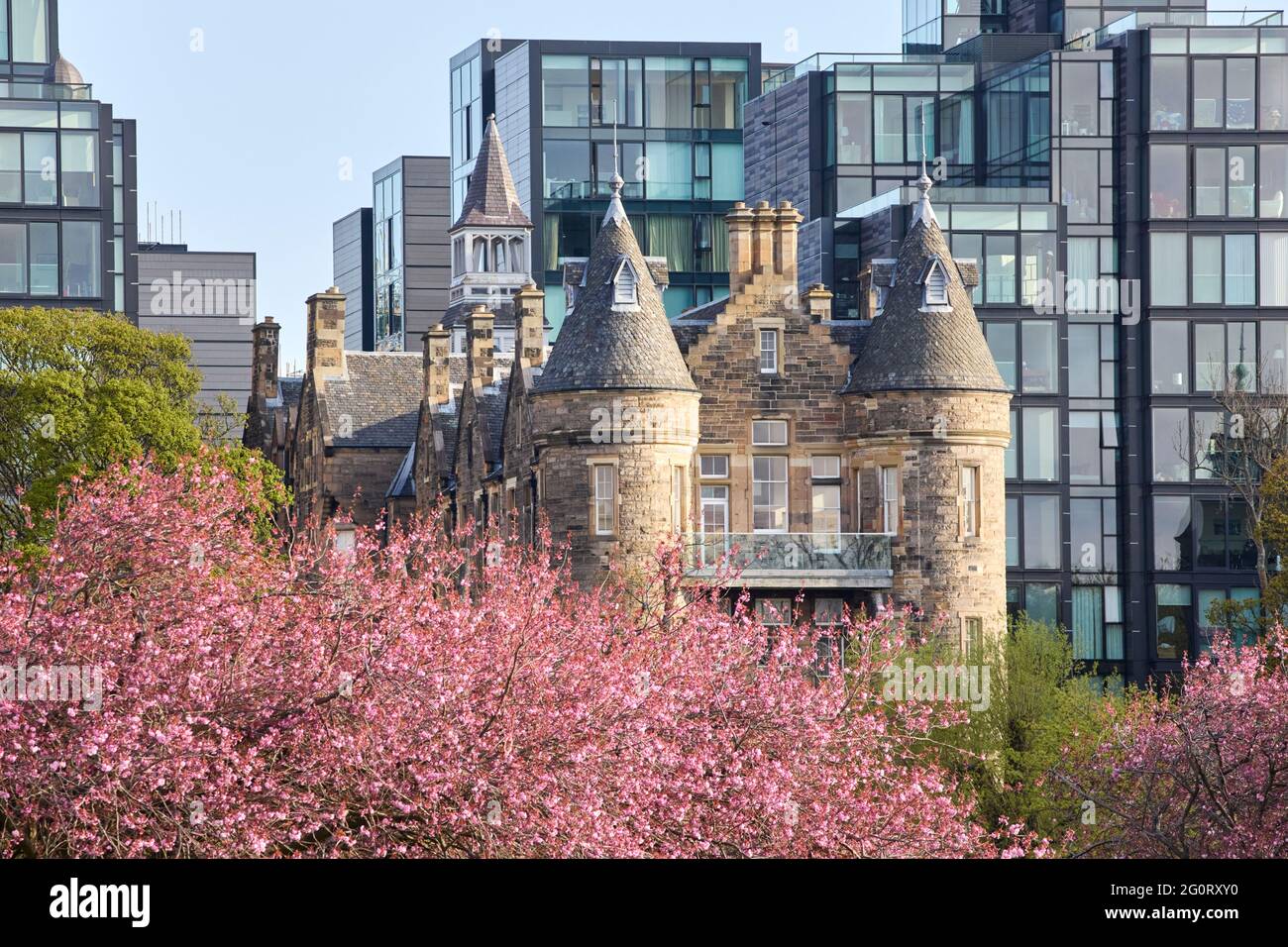 Pink sky edinburgh castle hi-res stock photography and images - Alamy