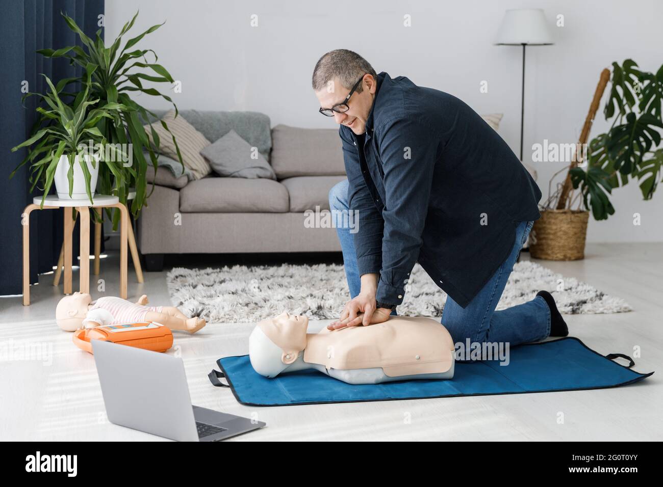 First aid room hi-res stock photography and images - Alamy