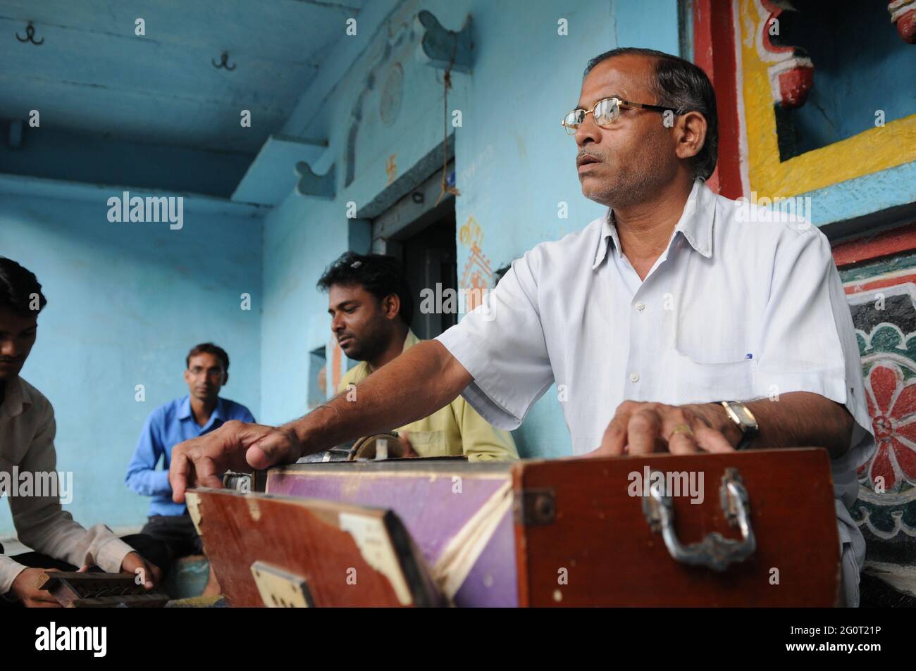 Bundelkhandi folk singer Chandan Singh with his troupe records popular ...