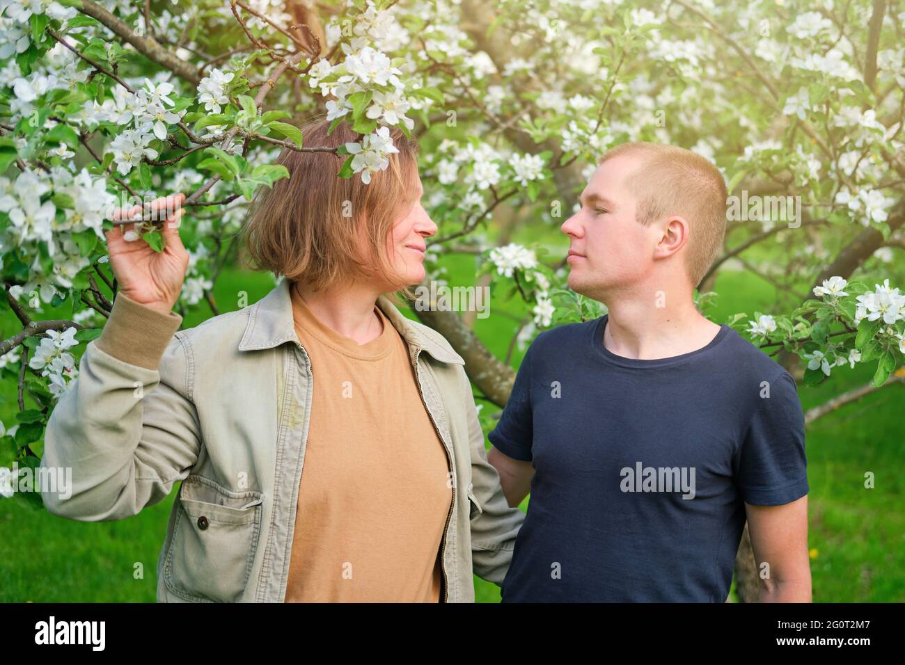 Couple in love age difference hi-res stock photography and images - Alamy