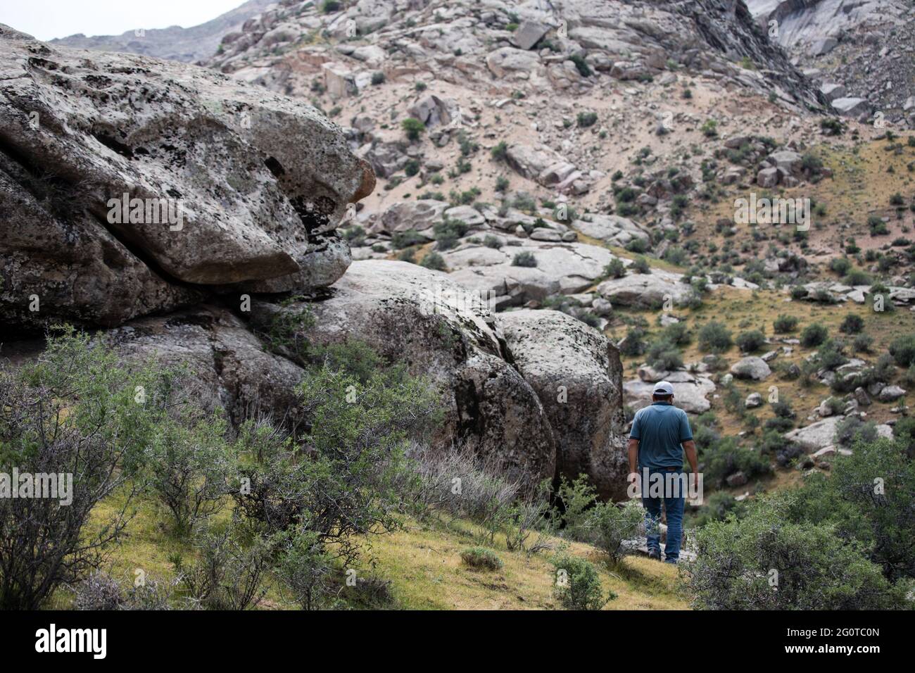 Exploring the Dara Valley and Soviet-era Langar village in the Nuratau ...