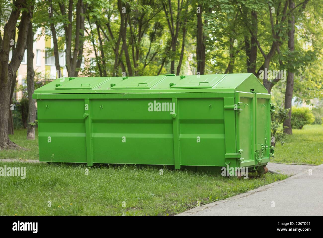 Covered container for construction and household waste. Metal container ...