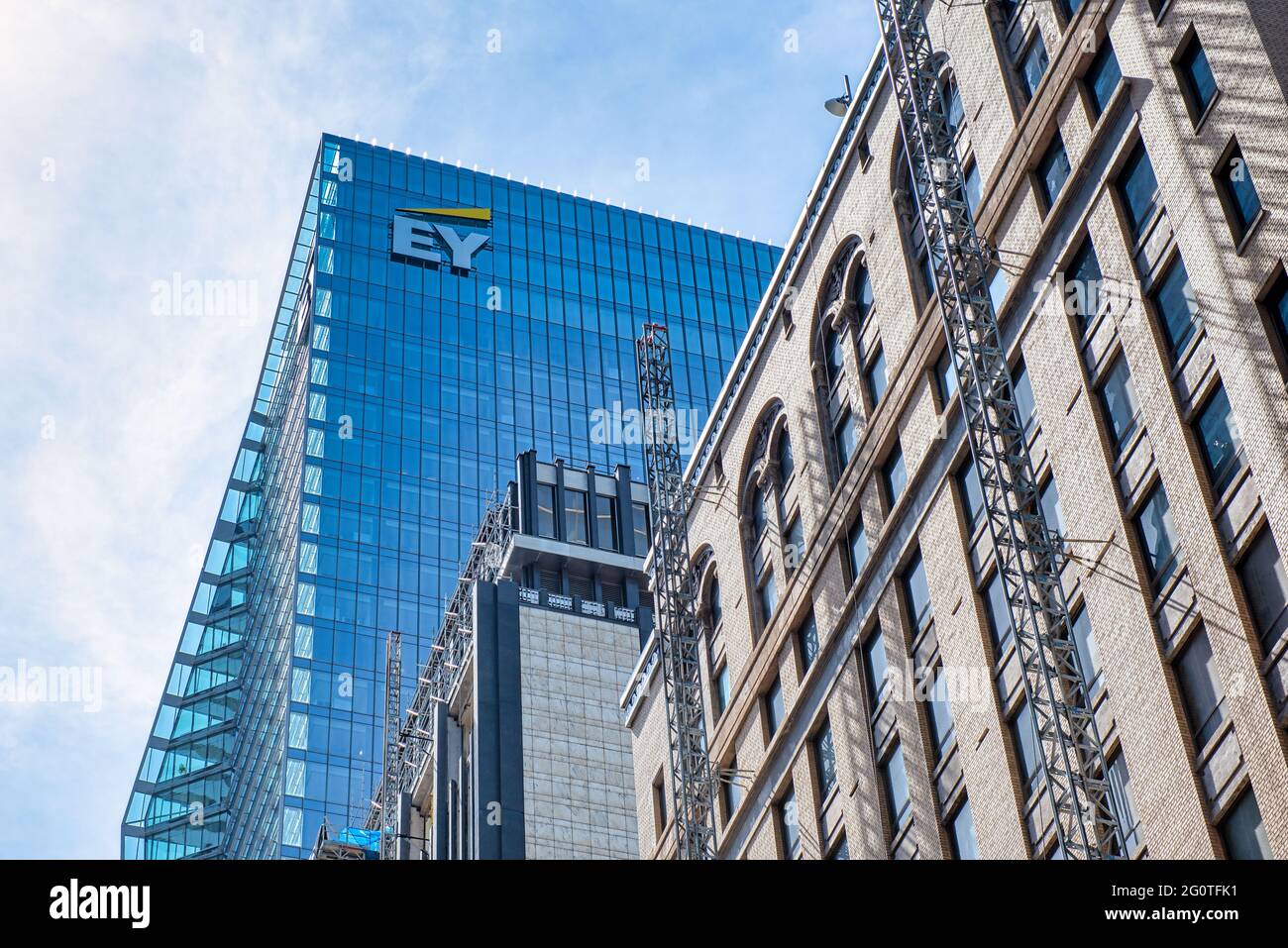 Logo or sign of the EY building in the downtown district of Toronto ...
