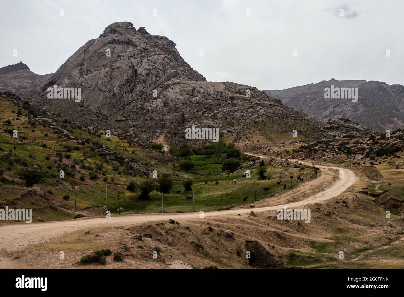Exploring the Dara Valley and Soviet-era Langar village in the Nuratau ...