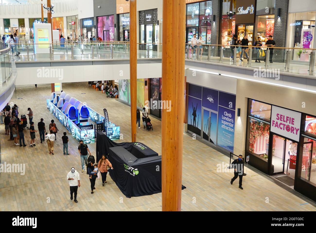 Icon shopping centre the o2 hi-res stock photography and images - Alamy
