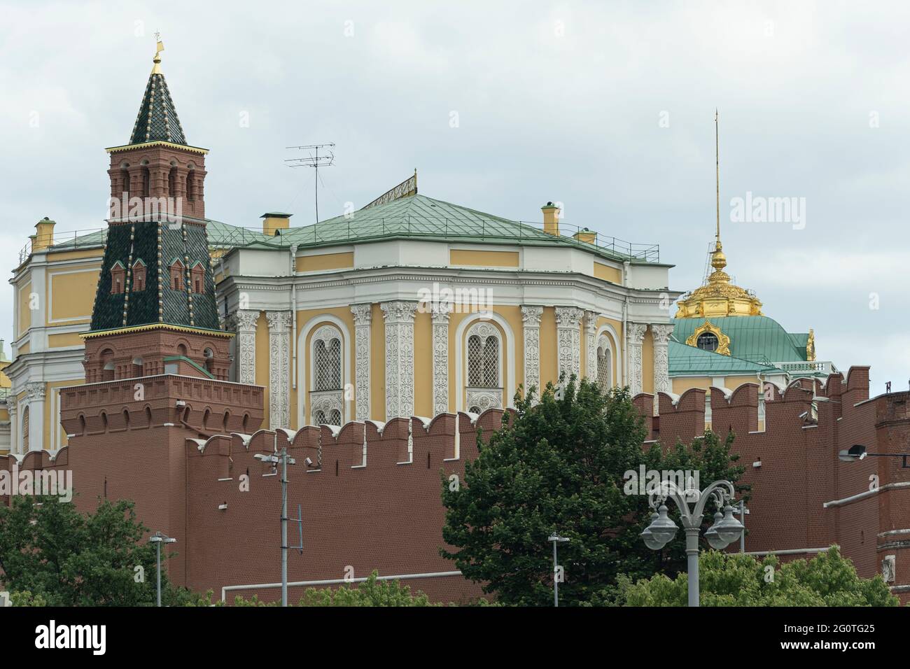 Complex of buildings of the Moscow Kremlin Stock Photo - Alamy