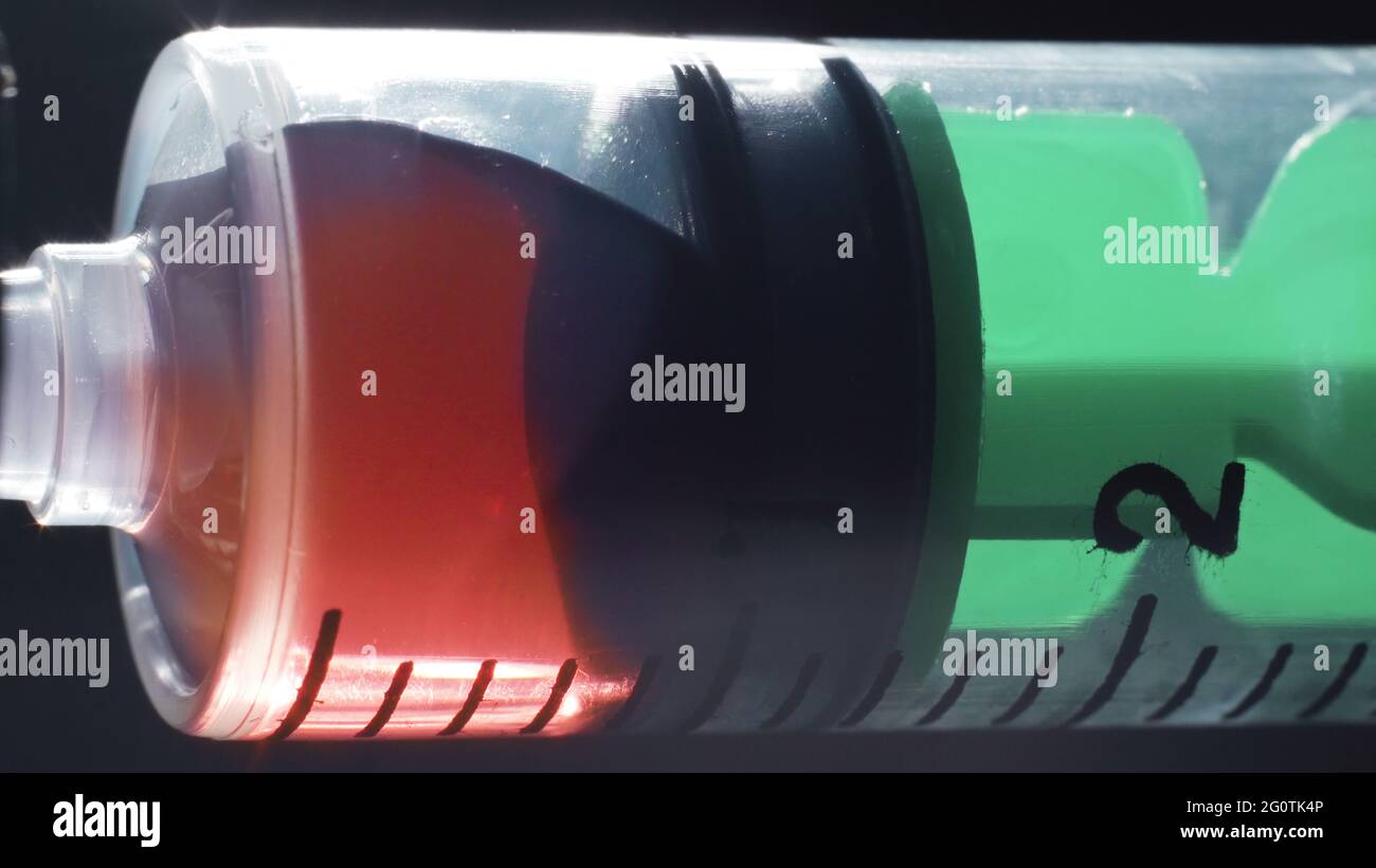 Red syringe hi-res stock photography and images - Alamy