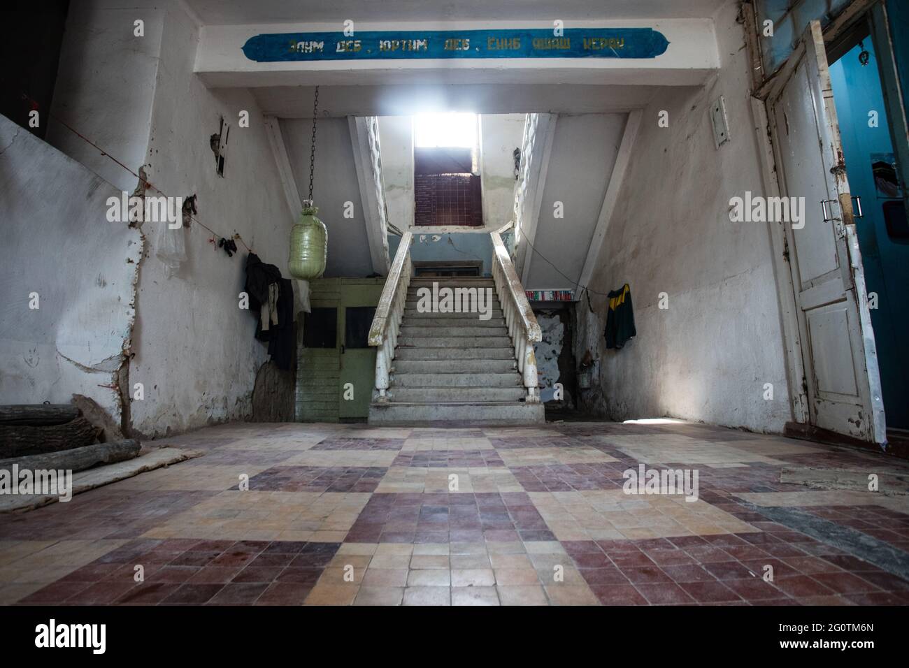 Exploring the Dara Valley and Soviet-era Langar village in the Nuratau ...
